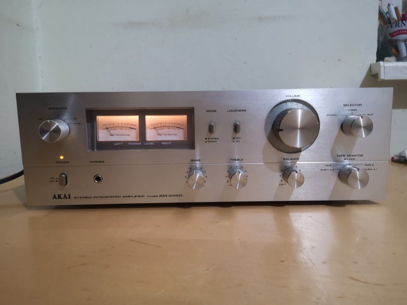 Akai AM - 2450