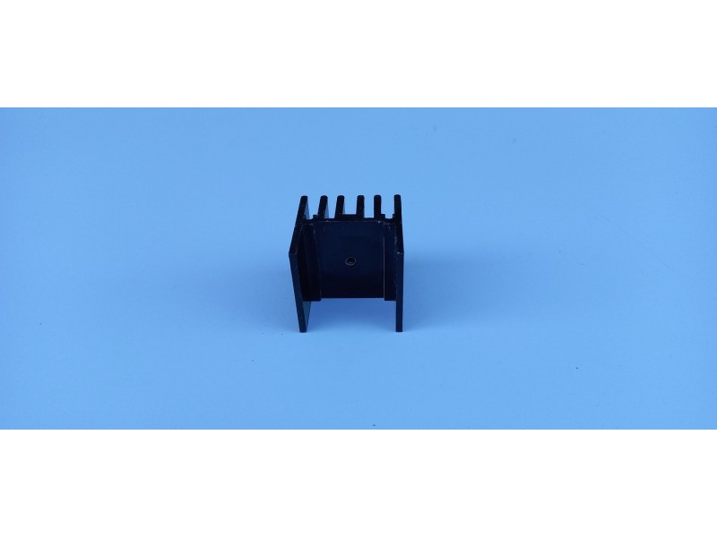 Gretz hladnjak 30x30x28 mm CRNA