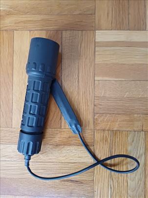 Taktička lampa za pušku sa tačom sa paljenje