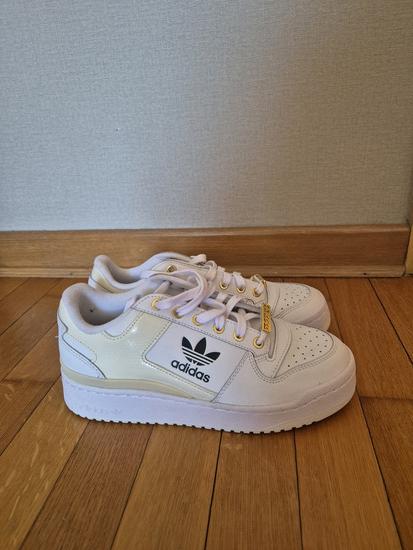 Nove adidas patike