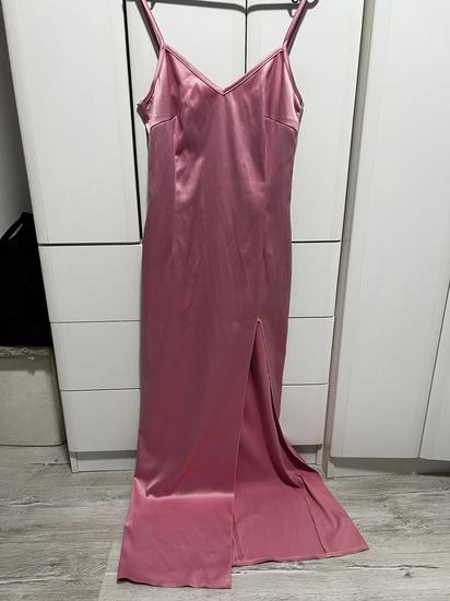 Roze haljina