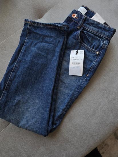 Zara Mom fit sa etiketom