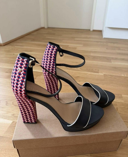 Original Tommy Hilfiger - sandale na štiklu