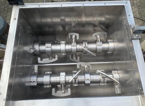 Grinder unbekannt, wahrscheinlich Europäischer Hersteller 1000 liter Inhalt, 2 Wellen Paddelmischer, Kneter