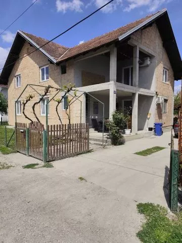 KUCA NA PRODAJU 280M2 SAJLOVO-NOVI SAD