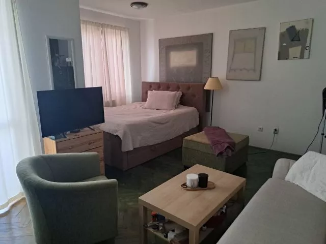 IZDAJEM STAN NA NOVOM BEOGRADU