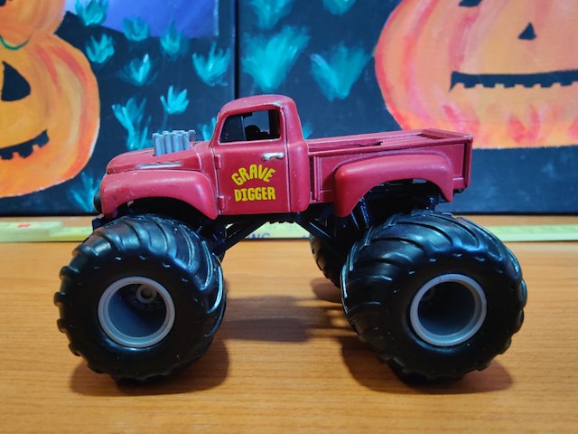 Monster Jam 1:64 scale `Red Primer` Grave Digger