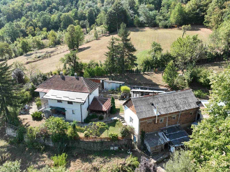 Prodajem imanje sa prirodnim izvorom Ljig-Dići