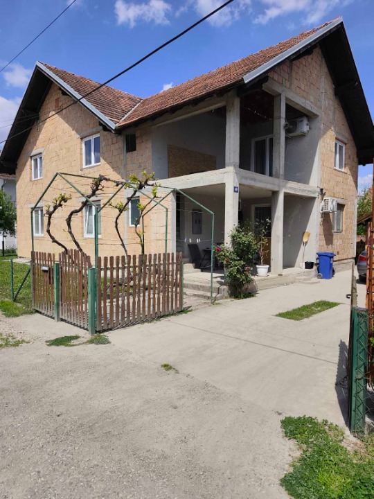 Kuca na prodaju 280m2 Sajlovo-Novi Sad