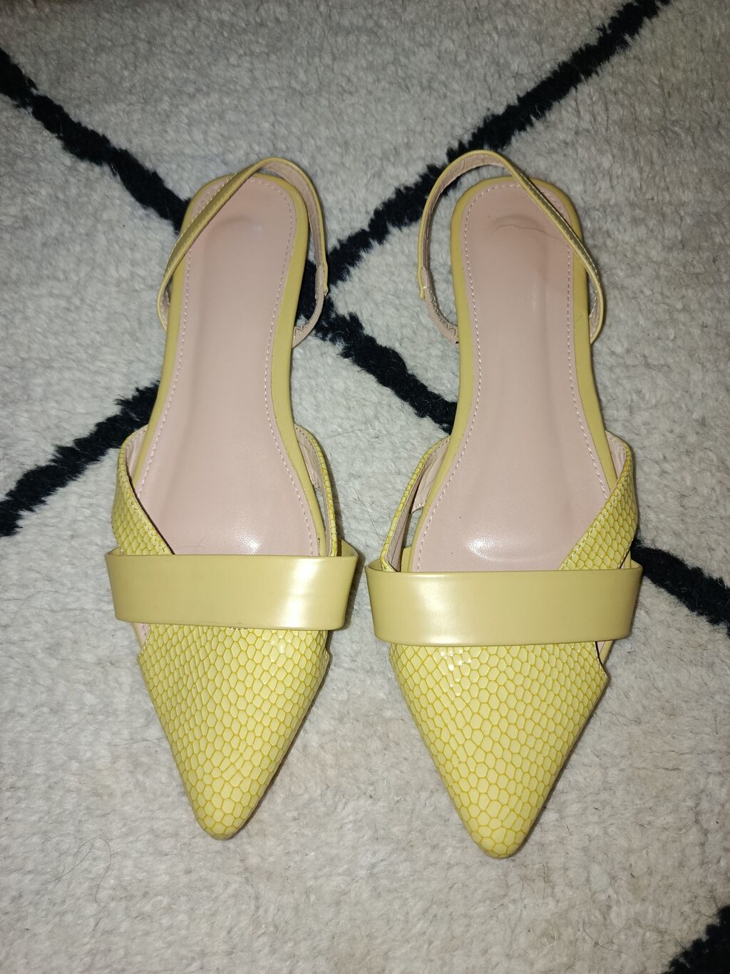 Ženske baletanke/slingback cipele u žutoj boji sa špicastim vrhom