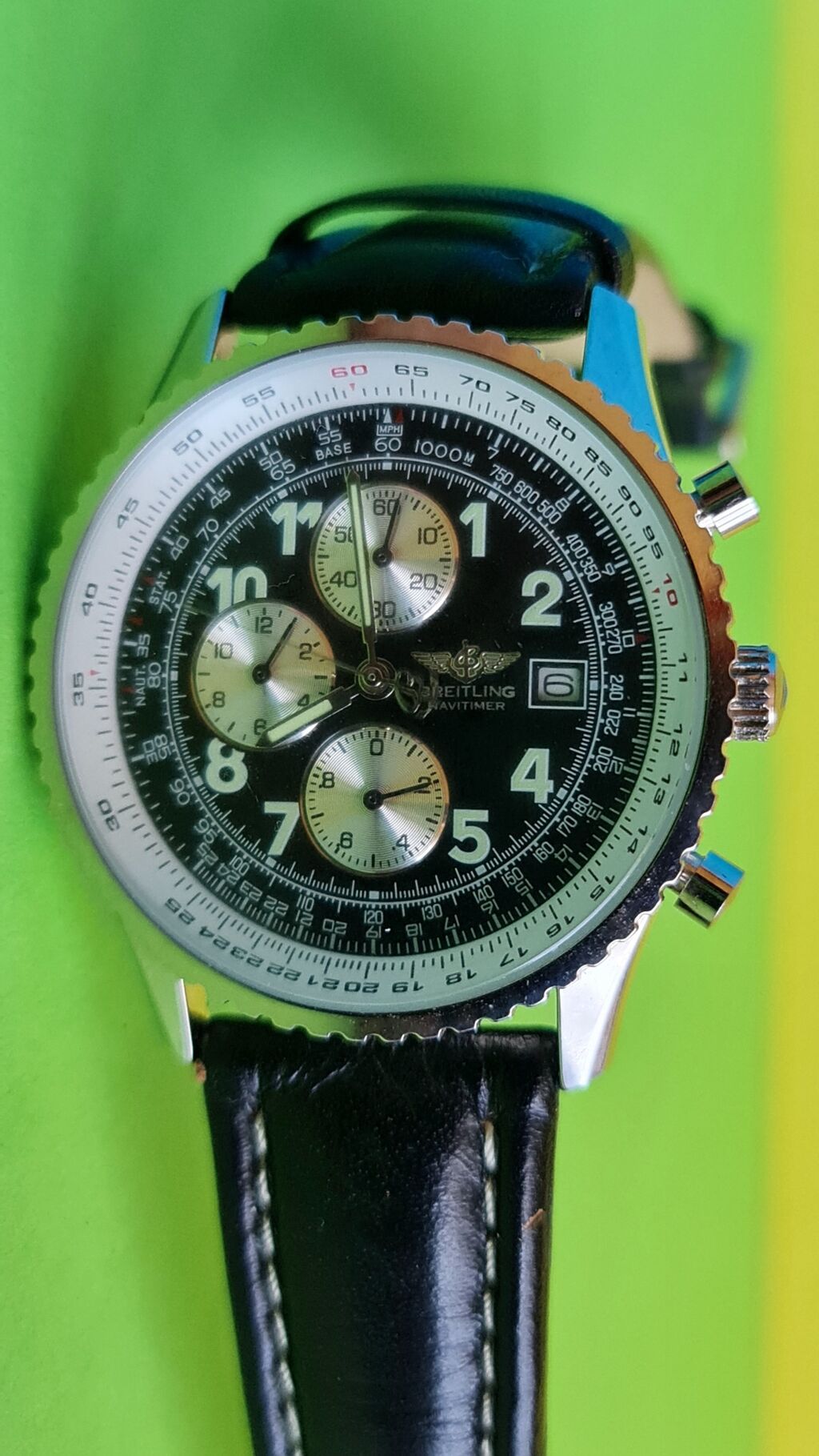 Breitling Navitimer hronograf – pilotski sat sa crnim brojčanikom -