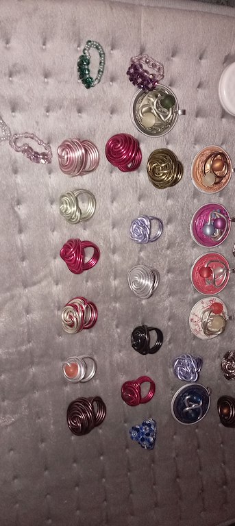 Ručno rađen nakit od aluminijumske žice i perli - Kolekcija unikatnih