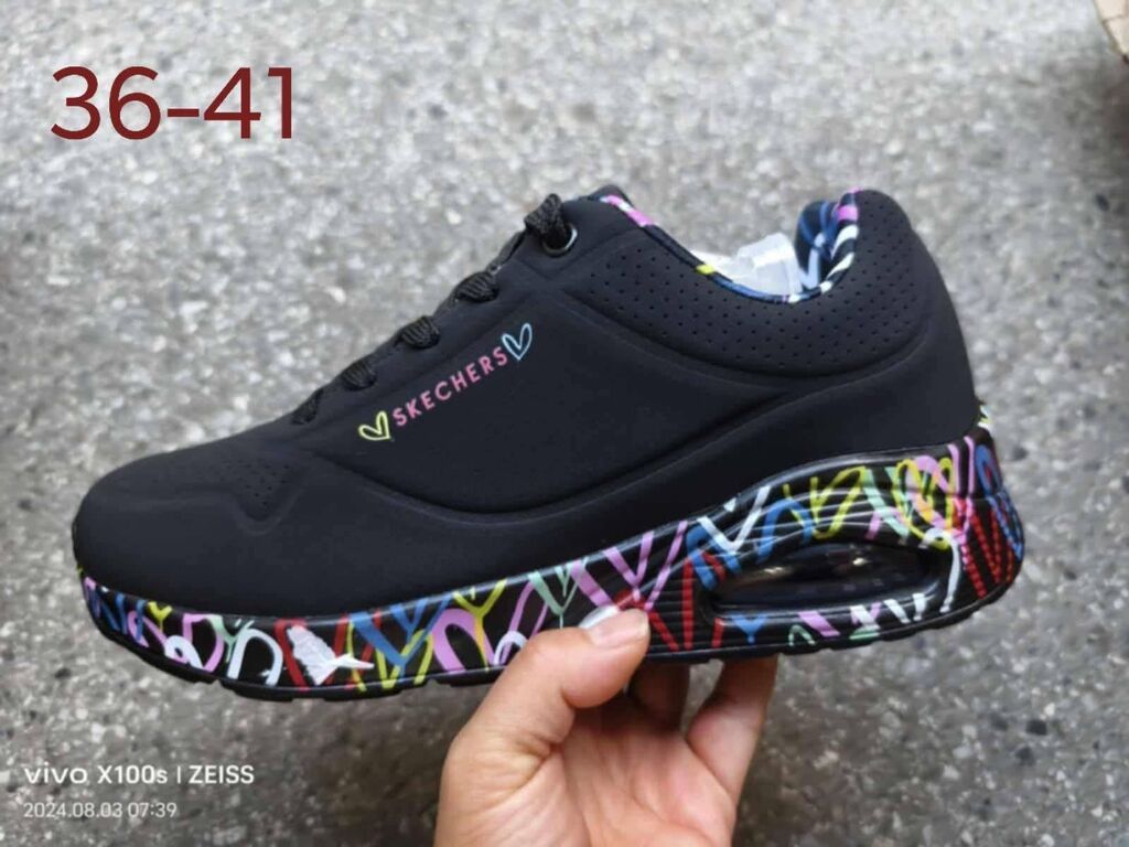Patike Skechers brojevi u slikama 3500 din. L