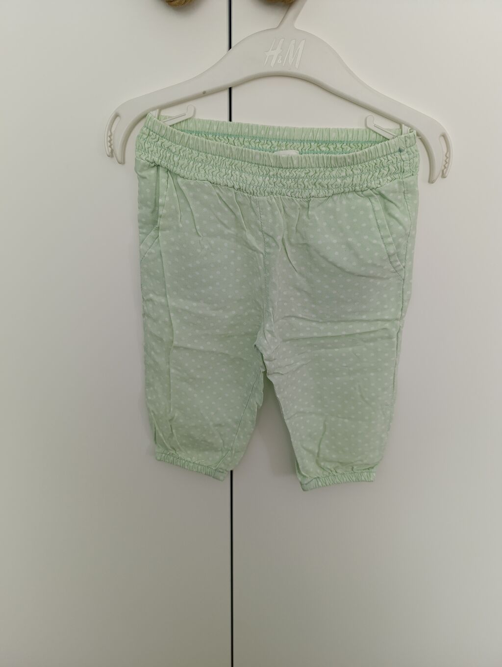 Dečije pantalone H&M, sa svetlozelenom bojom i belim tačkicama