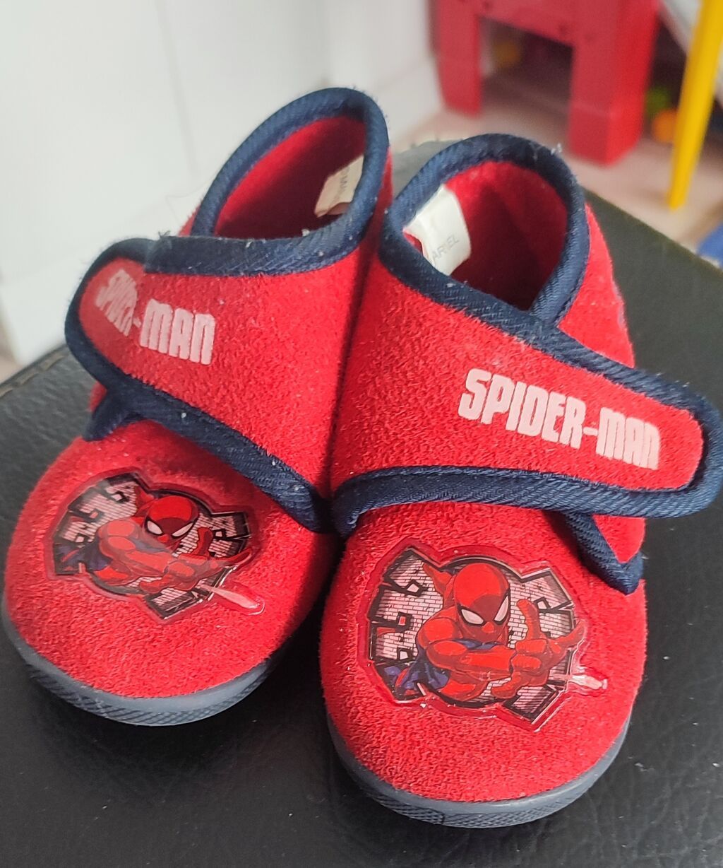 Patofne MARVEL SPIDERMAN 24 599din kao nove Prelepe moderne patofnice