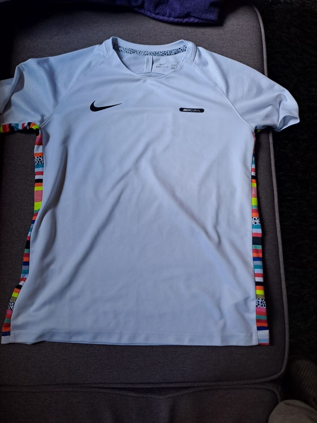 Nike decija majica vel 147-158 12-13g