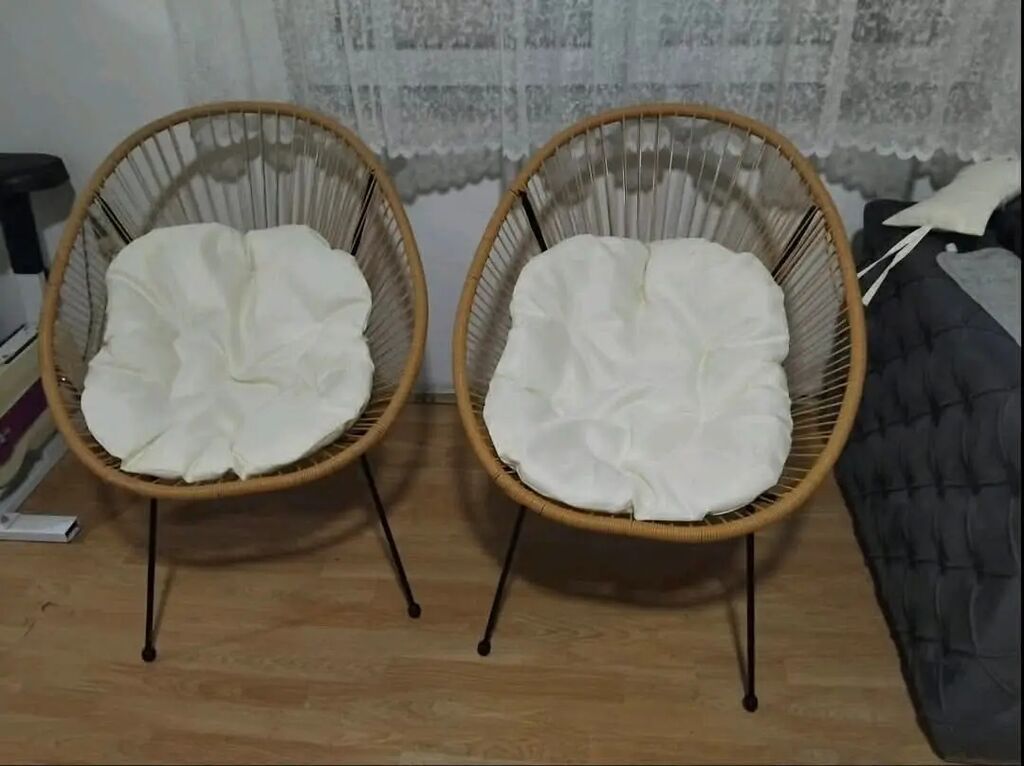 Lounge stolice u boho/ratan stilu. - Okruglo školjkasto sedište od