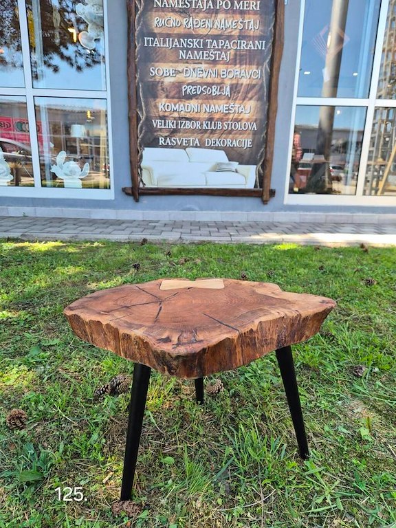 Klub sto napravljen od unikatnog panja Dimenzije: 54x40 H 36 Debljina