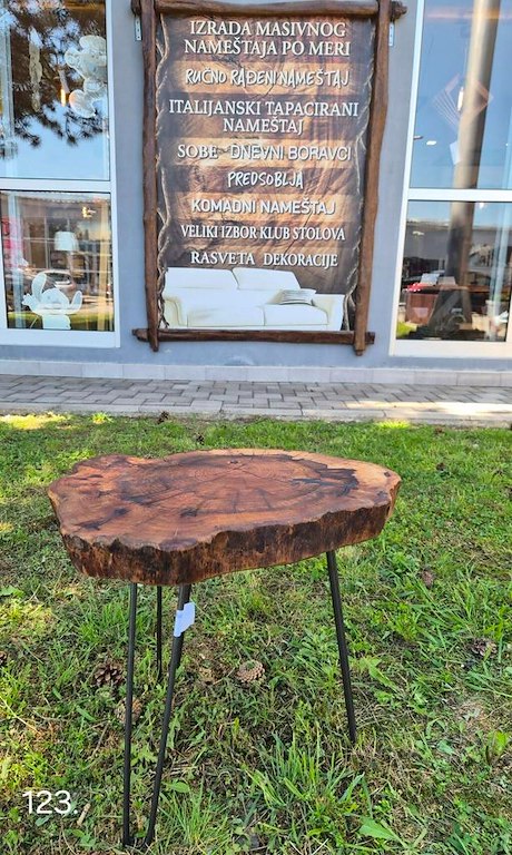 Klub sto napravljen od unikatnog panja Dimenzije: 51x40 H 43,5