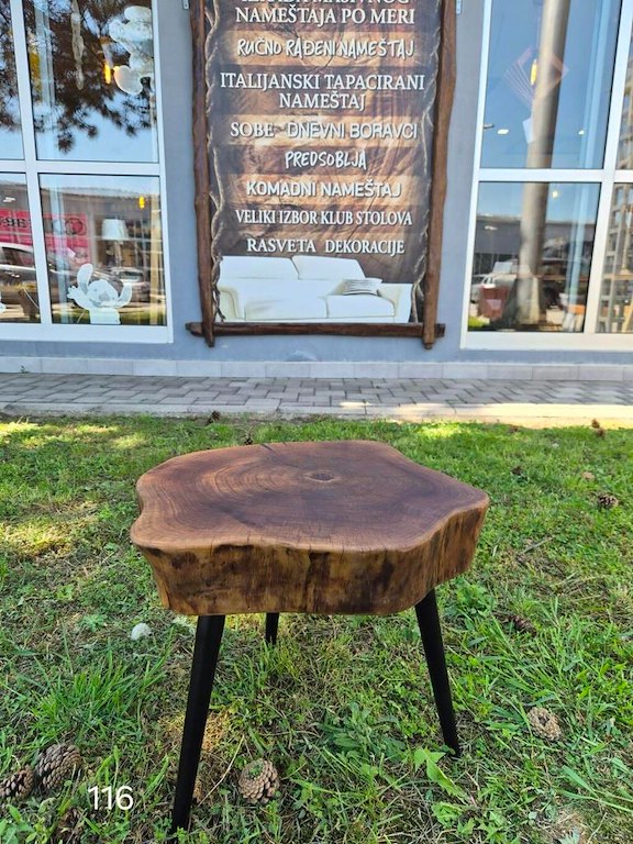 Klub sto napravljen od unikatnog panja Dimenzije: 51x46 H 40 Debljina