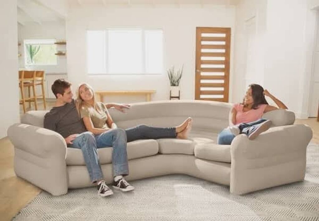 68575 Ugaona sofa na izvlačenje Ova sofisticirana ugaona sofa bež