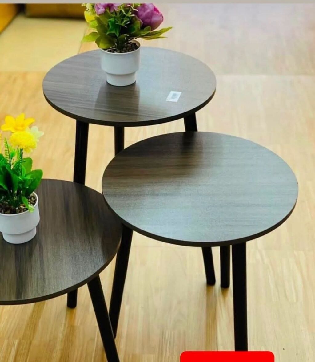 Set od 3 okrugla pomoćna stolića – modernog, minimalističkog dizajna