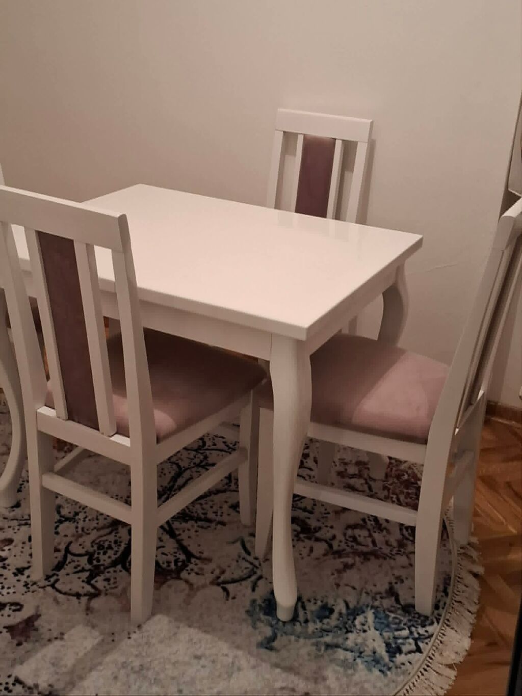 Trpezarijski set – sto i 4 stolice 30 230€ a veći npr 40 taj model