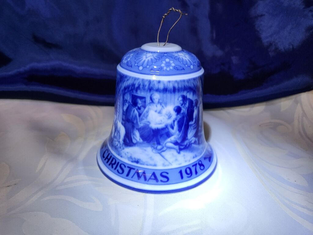 Zvono novo 1978g.Vitlajem Kajser porcelan Z.Nemacka. Kolekcionarsko