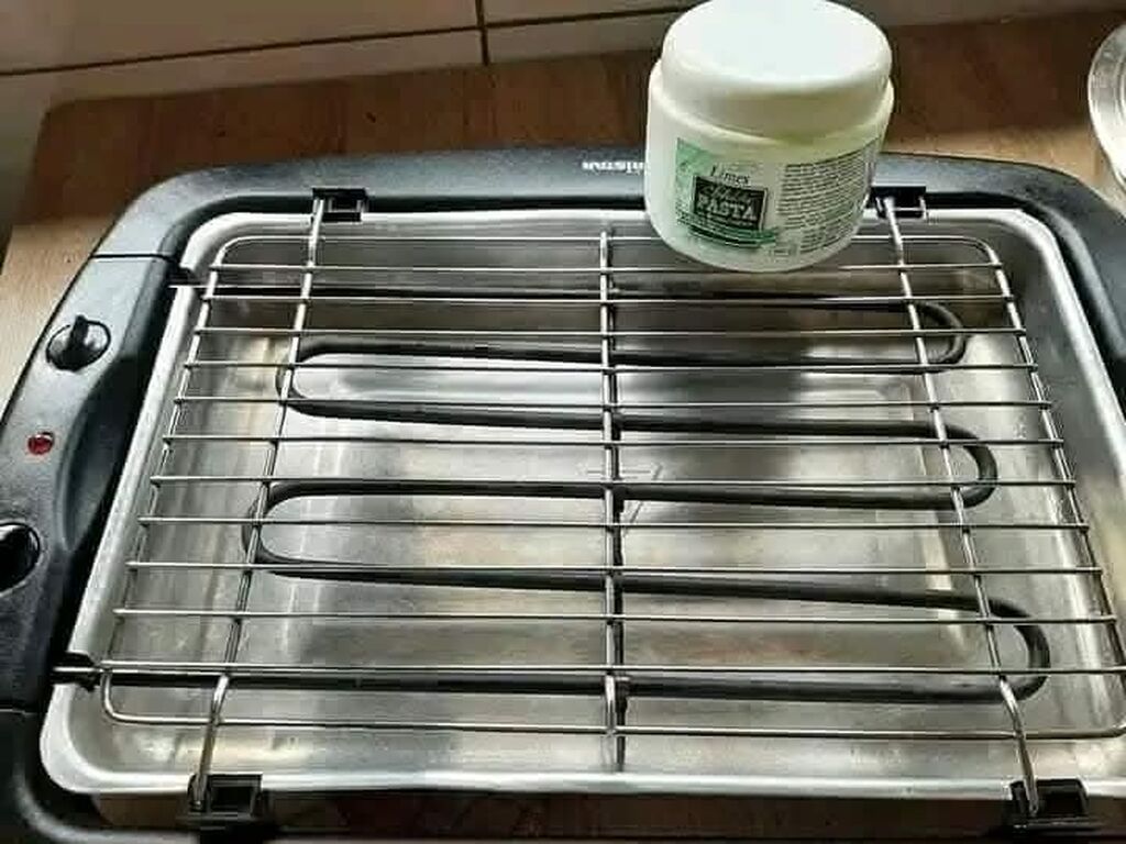 Volite meso na roštilju,  ,ali posle problem kako oprati roštilj.Sa