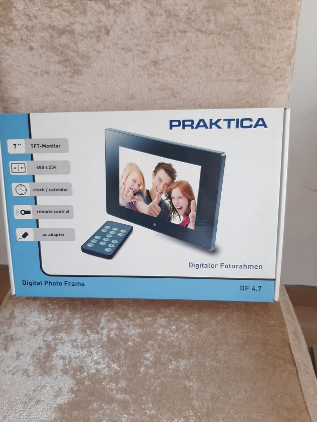 Praktica nov upakovan