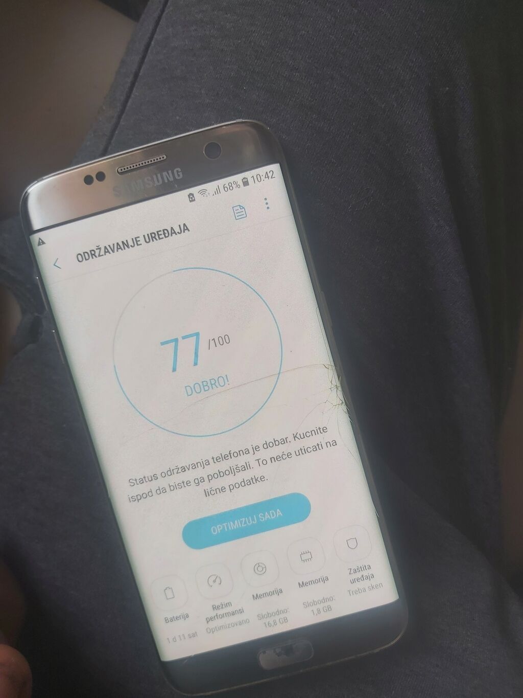 Samsung Galaxy S7 Edge – Super AMOLED zakrivljeni ekran