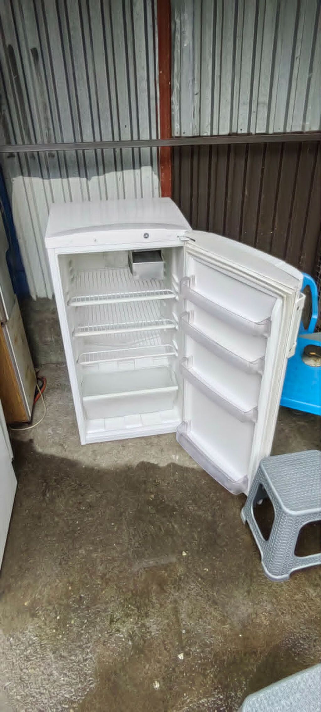 Prodajem frizider na plin 180L. Cena 26000 dinara. Broj telefona
