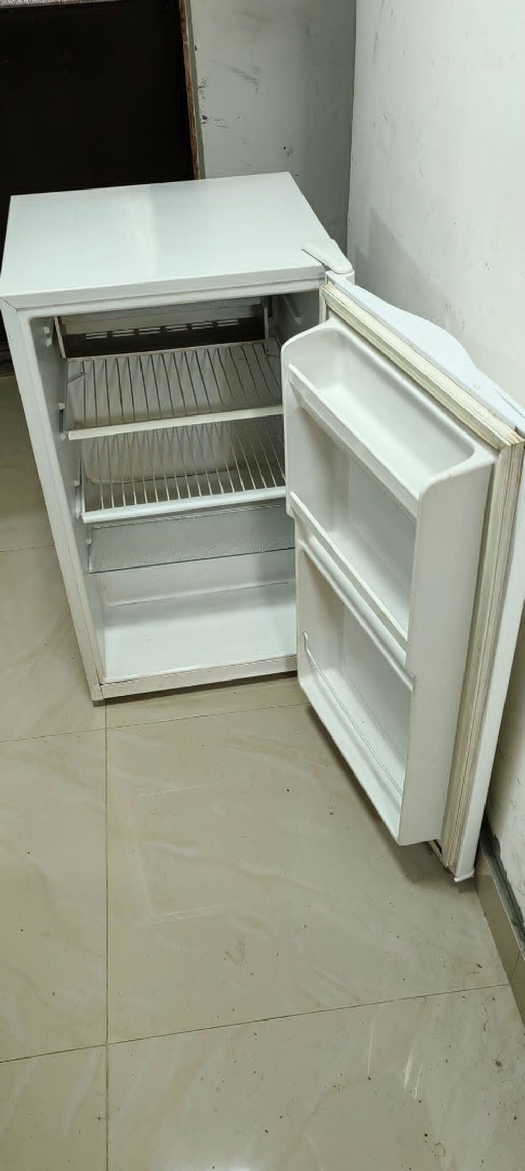 Prodajem frizider na plin 120L. Cena 24000 dinara. Broj telefona