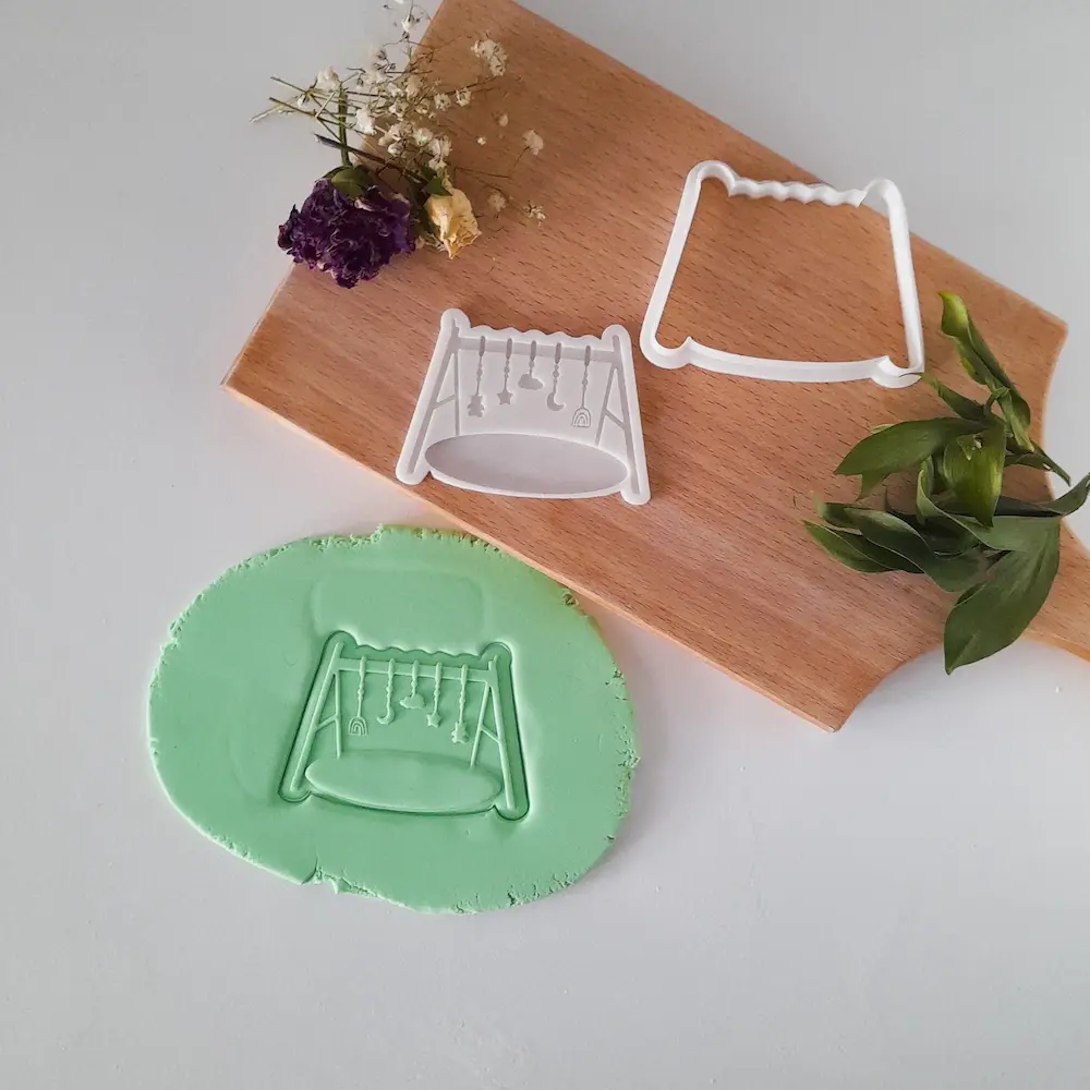KREATIVNI SLATKIŠI Modla za kolače Bebi gimnastika, 6 cm, Bela