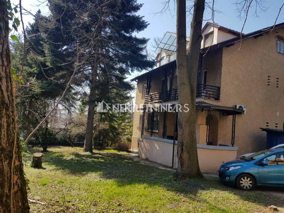 Dedinje,Beli dvor,LUX, 2 parking mesta,provizija 1.5% ID#2782