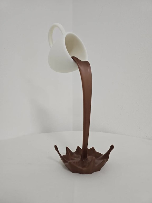 Vanjusss Industry Dekorativni držač sa efektom prosute kafe Levitirajuća šolja, 39cm