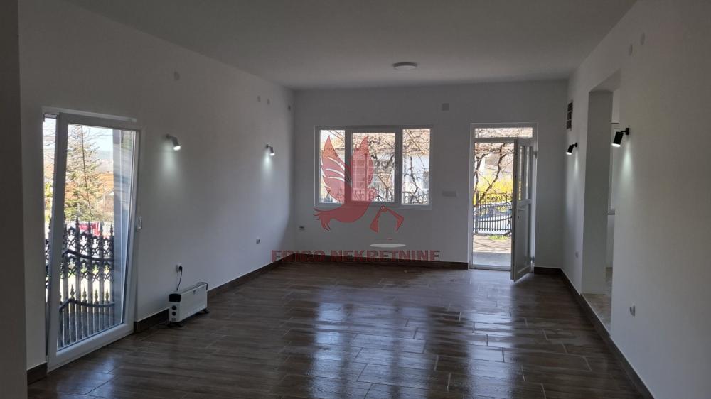 Izdaje se kuća ili poslovni prostor, Mladenovac, Selters banja #R147 #1750
400 €