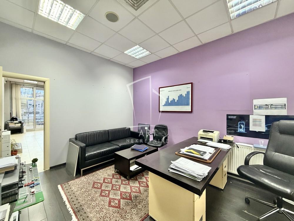 Poslovni objekat 109+109 m2 + gar ID#14521
2.100 €