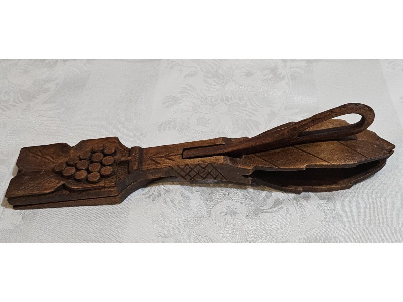 Starinska drvena hvataljka - Ručni rad grožđe 25cm