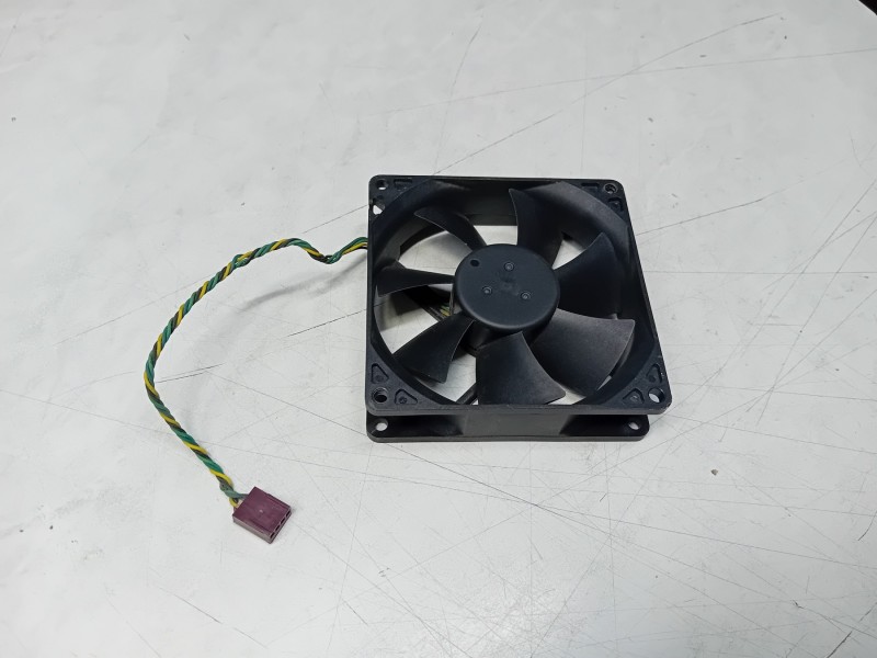 9cm ventilator pin 4 ispravan