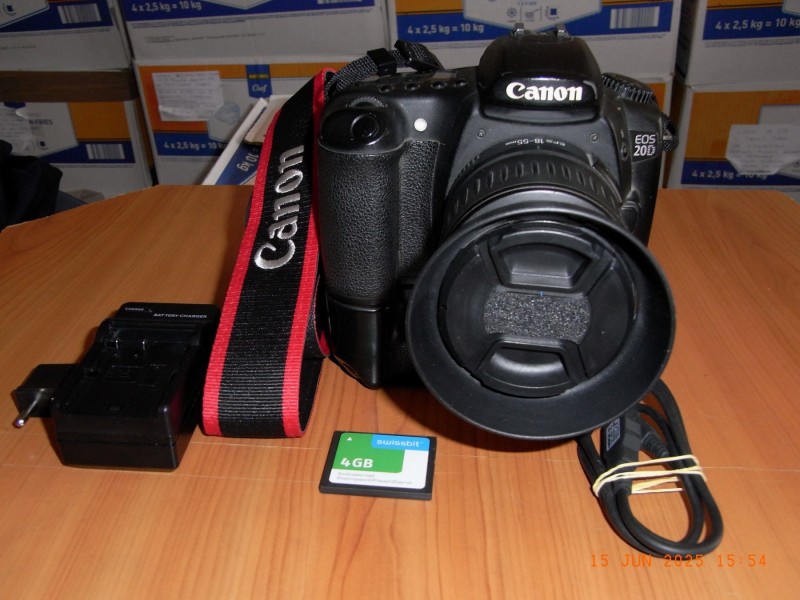 CANON EOS 20D-CANON EF-S 18-55mm,CANON grip i oprema.