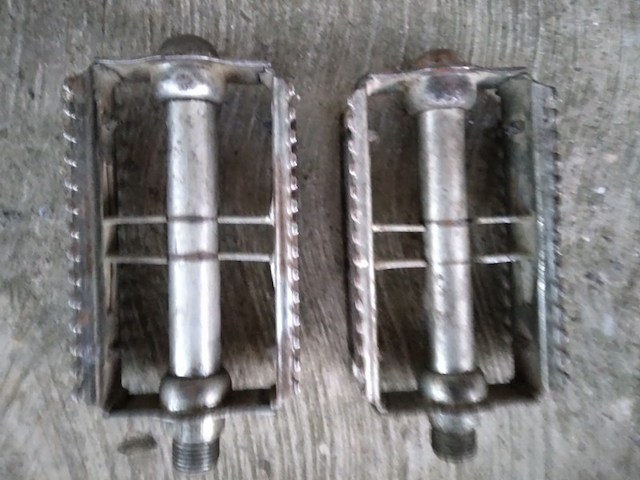 Bicikl pedale metalne,polovne.
