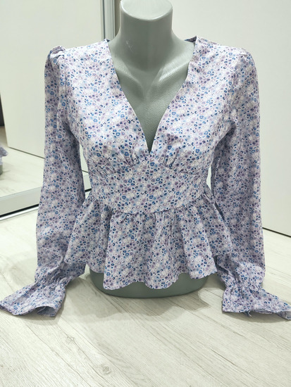 Crop top cvetni velicina XS/S