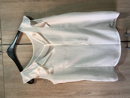 Bela elegantna majica