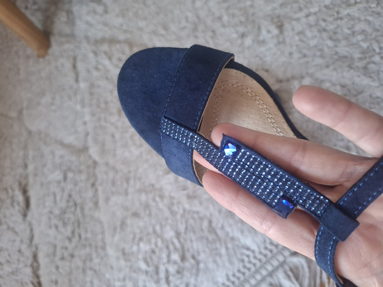 Nove Safran sandale