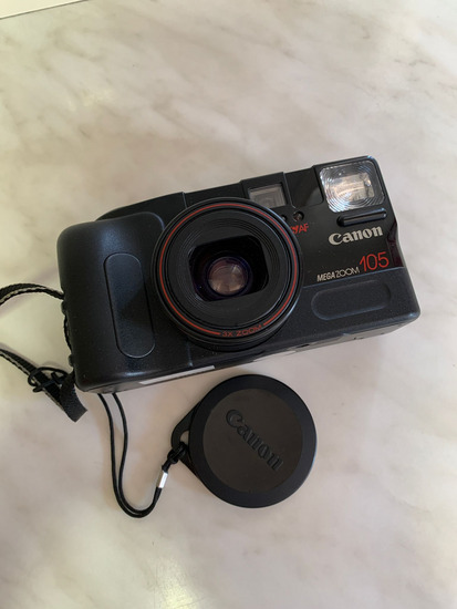 Analogni fotoaparat film canon