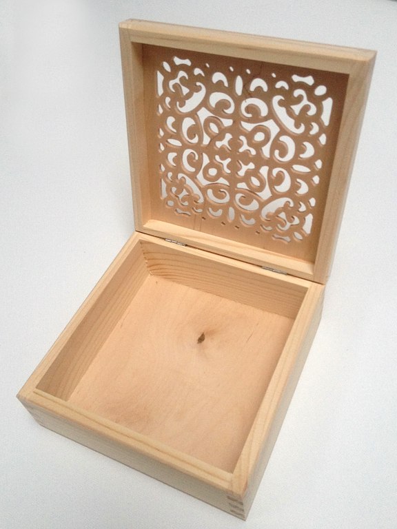 Kutijica za nakit sa ukrasnim poklopcem- 15 x 15 cm