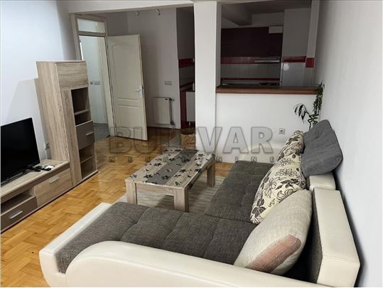Dvosoban stan 52m2, potpuno opremljen u centru gra