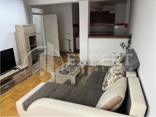 Dvosoban stan 52m2, potpuno opremljen u centru gra