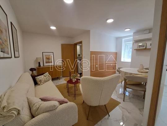 Stan,Novi Sad,Centar,kv: 27.00